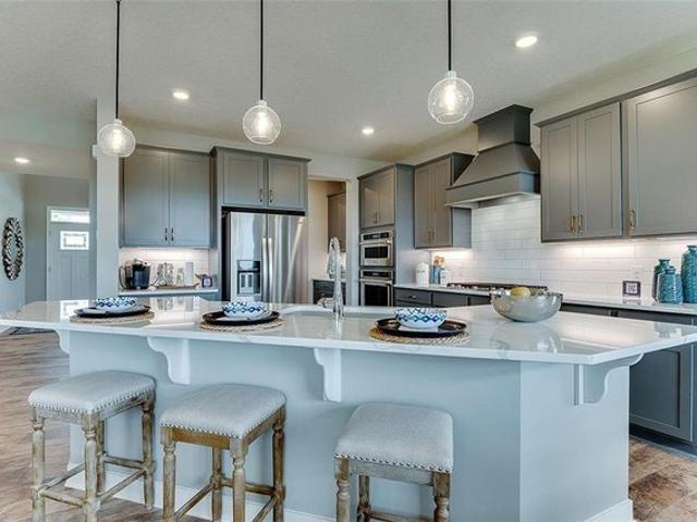 1577 Elbert Dr, Shakopee, MN 55379