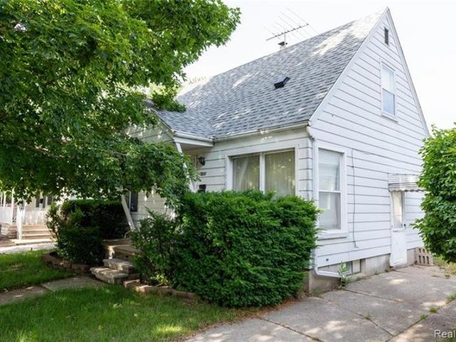 1577 7th St, Wyandotte, MI 48192