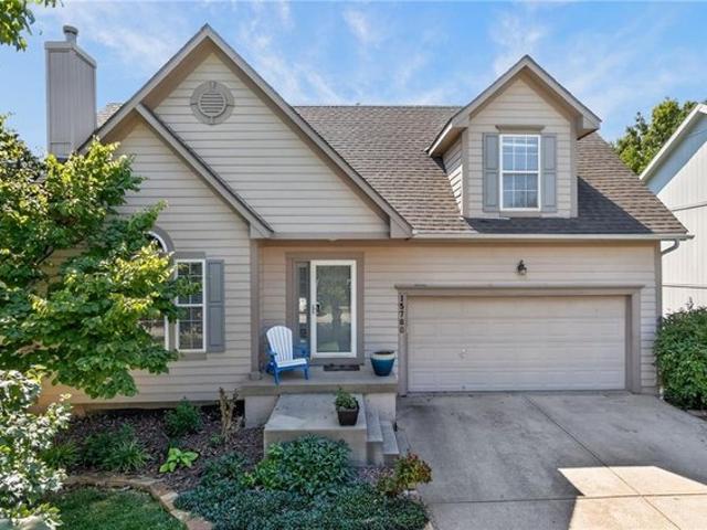 15780 S Bradley Dr, Olathe, KS 66062
