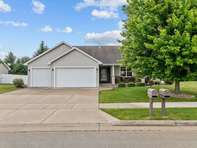 1578 Lone Oak Dr, Neenah, WI 54956