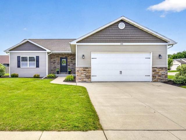 1579 Lone Oak Dr, Neenah, WI 54956