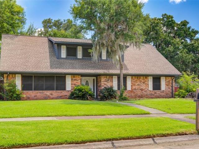15702 Wandering Trl, Friendswood, TX 77546