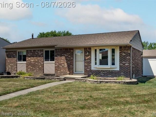 15707 Diane St, Clinton Township, MI 48038