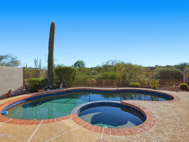 15707 e cactus drive e