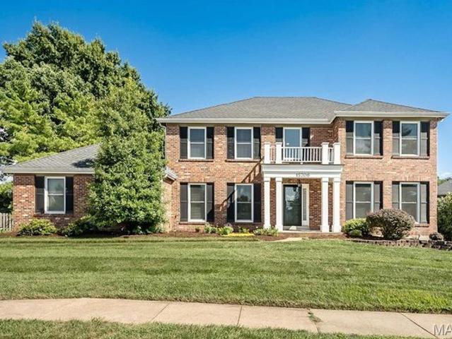 15706 Heathercroft Dr, Chesterfield, MO 63017
