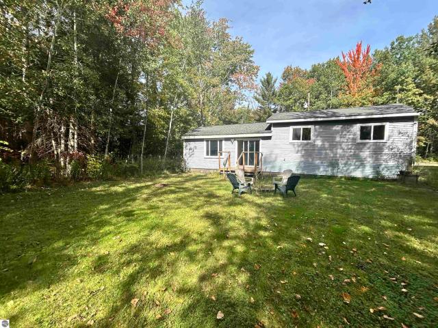 1570 NE Kettle Lake Road