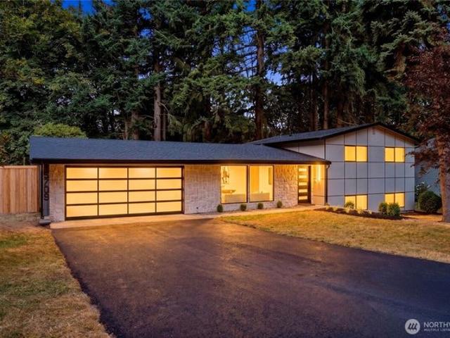 1570 th Pl NE, Kenmore, WA 98028