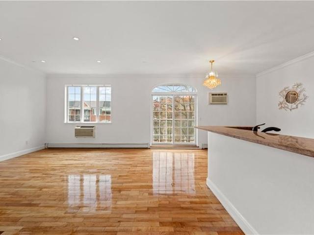 1570 W 10th St Apt 3A, Brooklyn, NY 11204