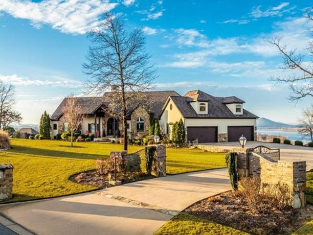 15716 Summit View Ln, North Little Rock, AR 72113