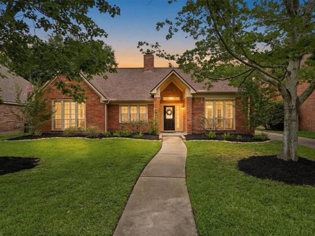 15718 Echo Lodge Dr, Houston, TX 77095