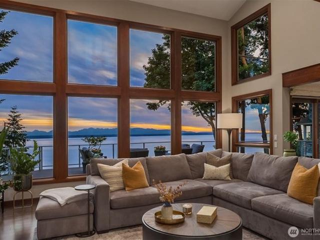 1571 nd Ave W, Edmonds, WA 98026
