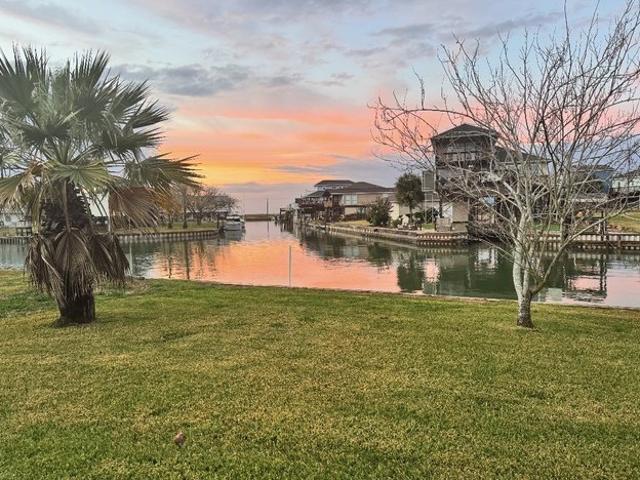 1571 Blue Water Dr, Freeport, TX 77541