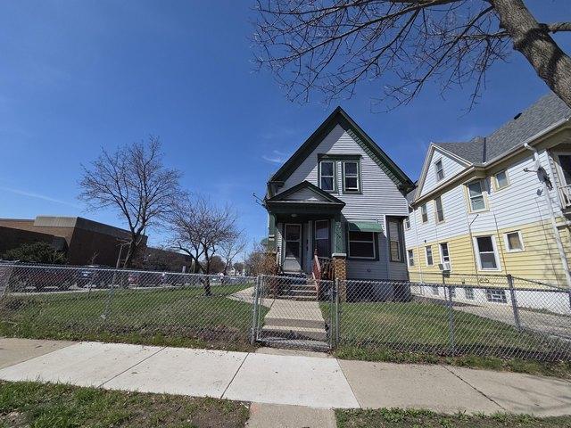 1571 S 14th St, Milwaukee, WI 53204