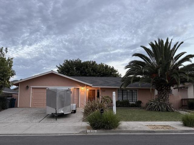 1571 Vallejo Dr, Hollister, CA 95023