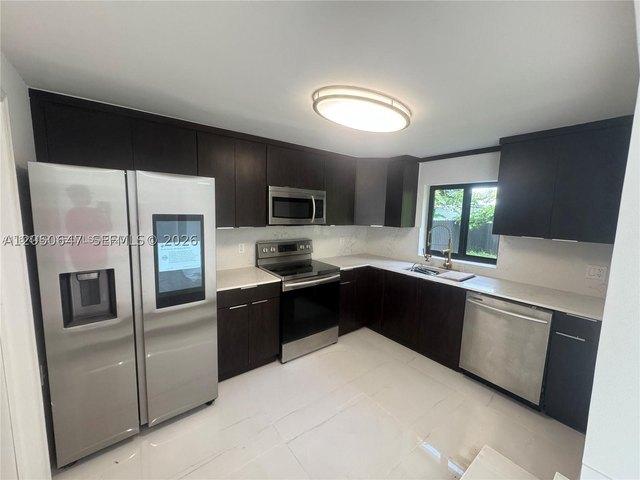 15725 NE 11th Ct, North Miami Beach, FL 33162