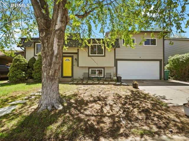 15726 E Bails Dr, Aurora, CO 80017