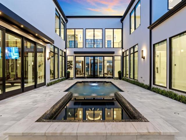 1572 Courtland Drive