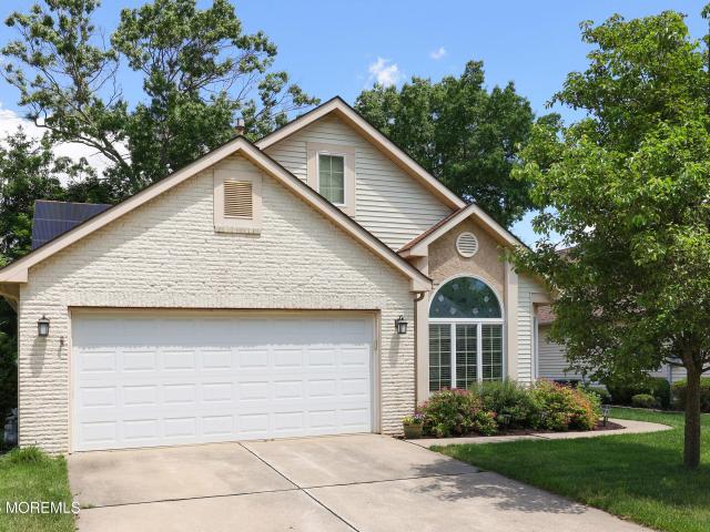 1572 Lacebark Road