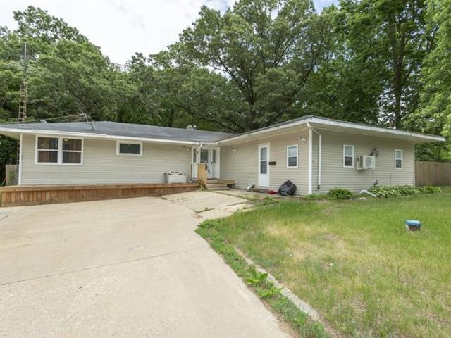 1572 Winnetka St, Dixon, IL 61021