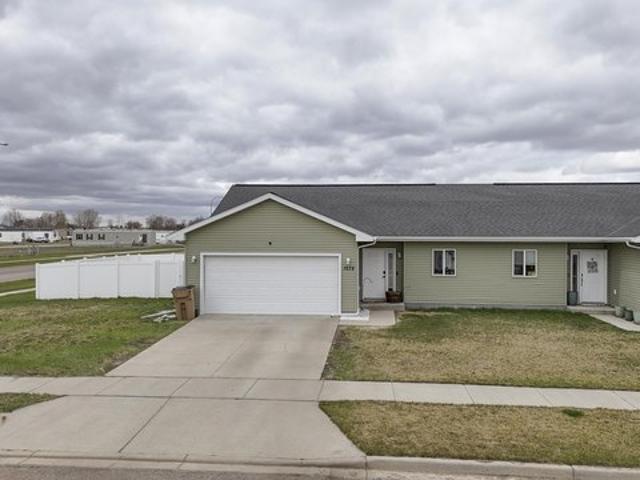 1572 47th Loop SE, Minot, ND 58701
