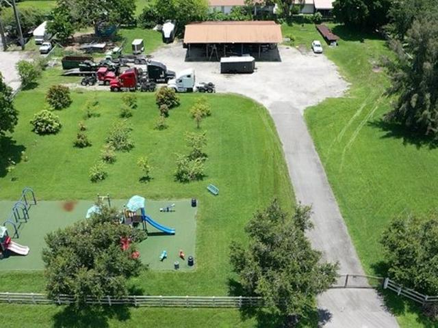 15730 SW 56th St, Southwest Ranches, FL 33331