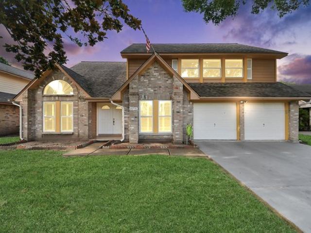 15731 Oak Mountain Dr, Houston, TX 77095