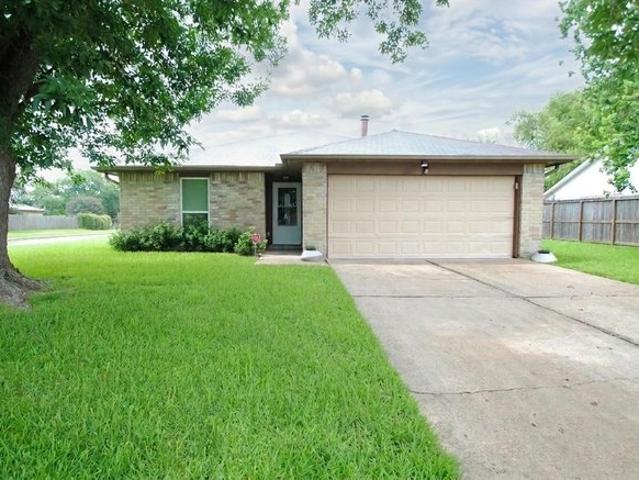 15738 Gatebriar Dr, Houston, TX 77489