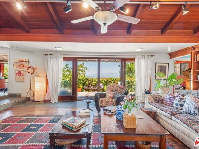 15739 Mulholland Pl, Los Angeles, CA 90049