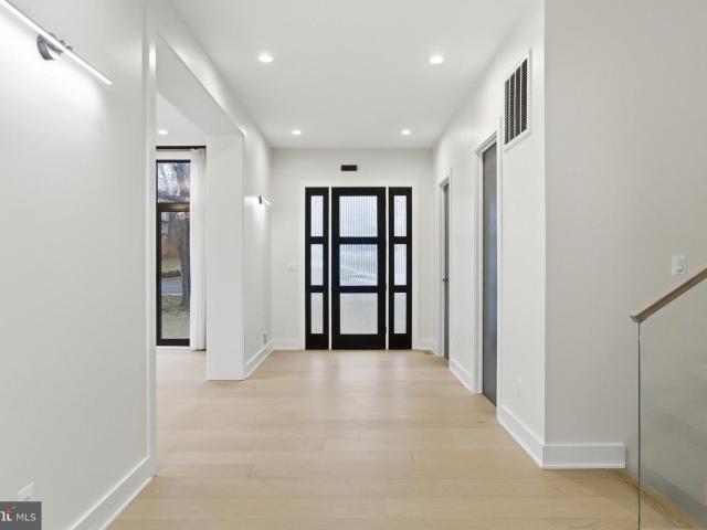 1573 Westmoreland St, McLean, VA