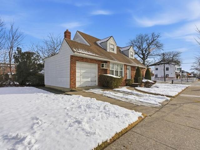157 4 th St, Howard Beach, NY 11414