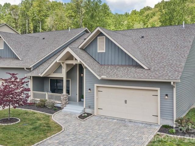 157 Copper Valley Ln, Hendersonville, NC 28739
