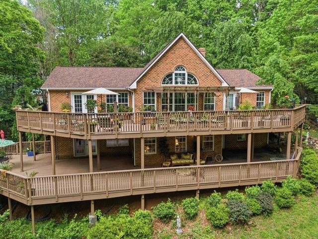 157 Burkes Hollow Rd SW, Willis, VA 24380