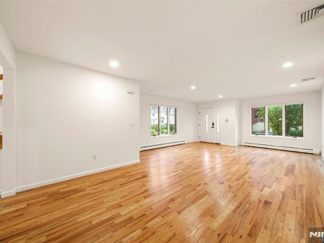 157 English Street