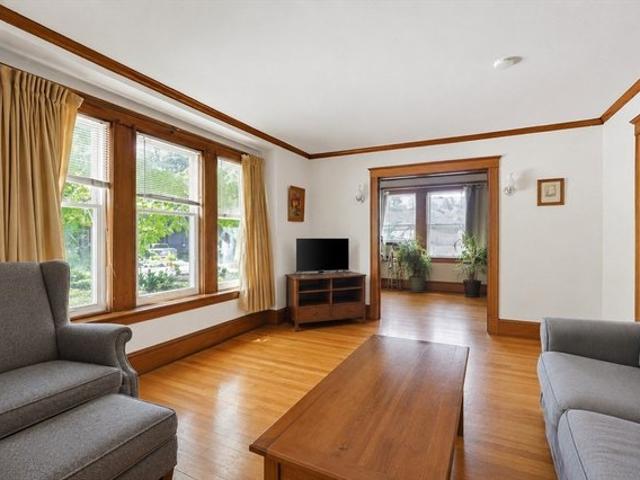157 Elm St, Somerville, MA 02144