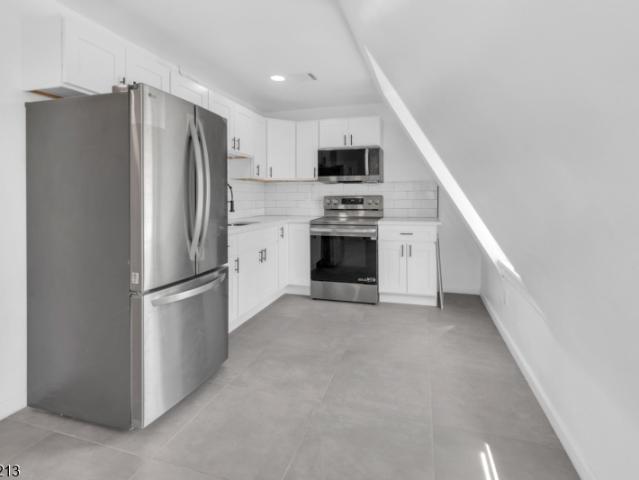 157 Fairmount Ave, Unit 3, Newark, NJ 07103 | MLS #4017 | Compass