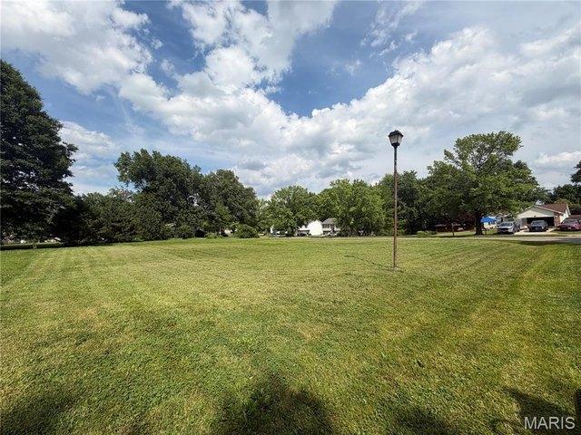 157 Holiday Dr, Edwardsville, IL 62025