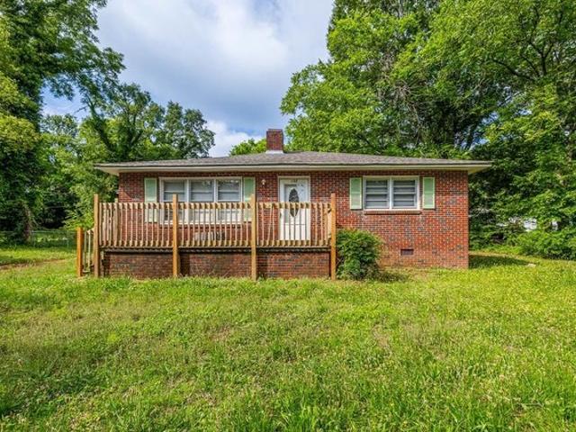 157 Hampton St, Wellford, SC 29385