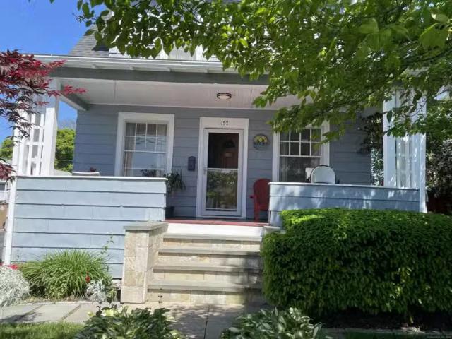 157 LAWN AVE, STAMFORD, CT 06902 Single Family Residence For S.