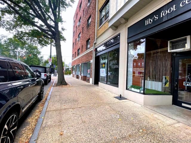 157 Larchmont Avenue Storefront