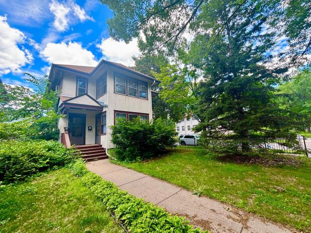 157 Lexington Parkway S