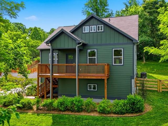 157 Lena Loop, Burns, TN 37029