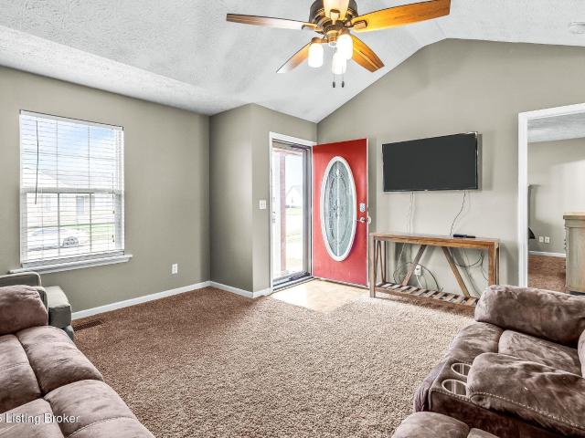 157 Wooded Oak Ct