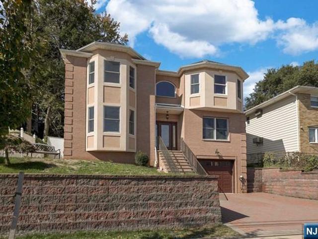 157 Woodridge Street