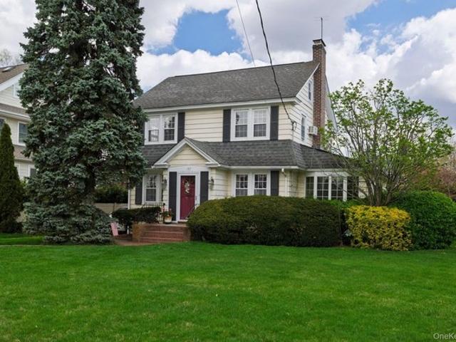 157 Windsor Ave, Rockville Centre, NY 11570