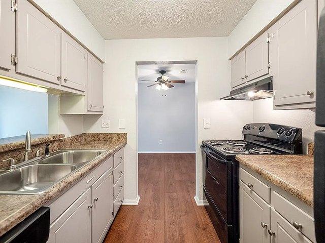 157 Treetop Dr, Fayetteville, NC 28311
