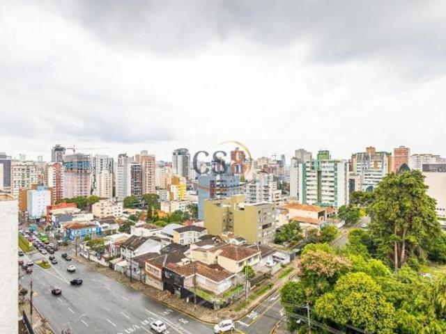 157m² reformados no Centro de Curitiba ? espaço que os novos apartamentos já não oferecem