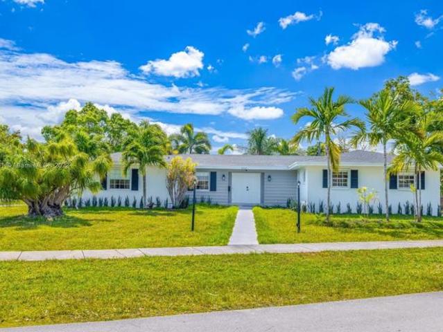 15840 97th Ave SW, Miami, FL 33157