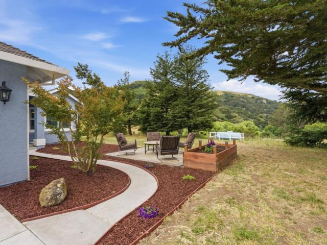 1584 Rocks Road