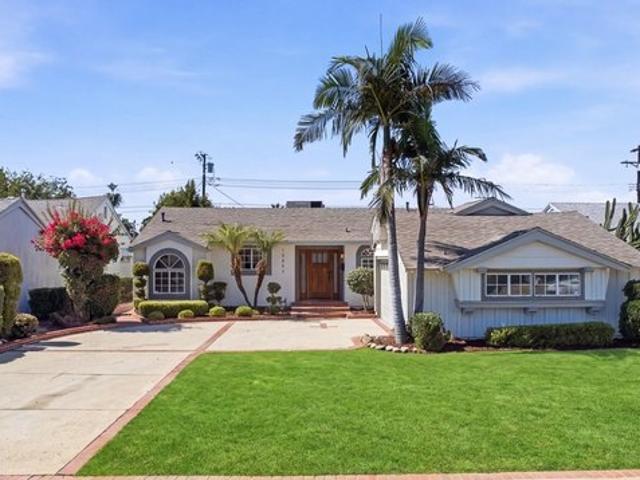 15852 Bryant St, North Hills, CA 91343