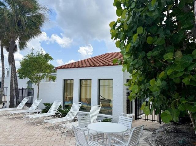 1585 Tarpon Center Dr Apt 21, Venice, FL 34285